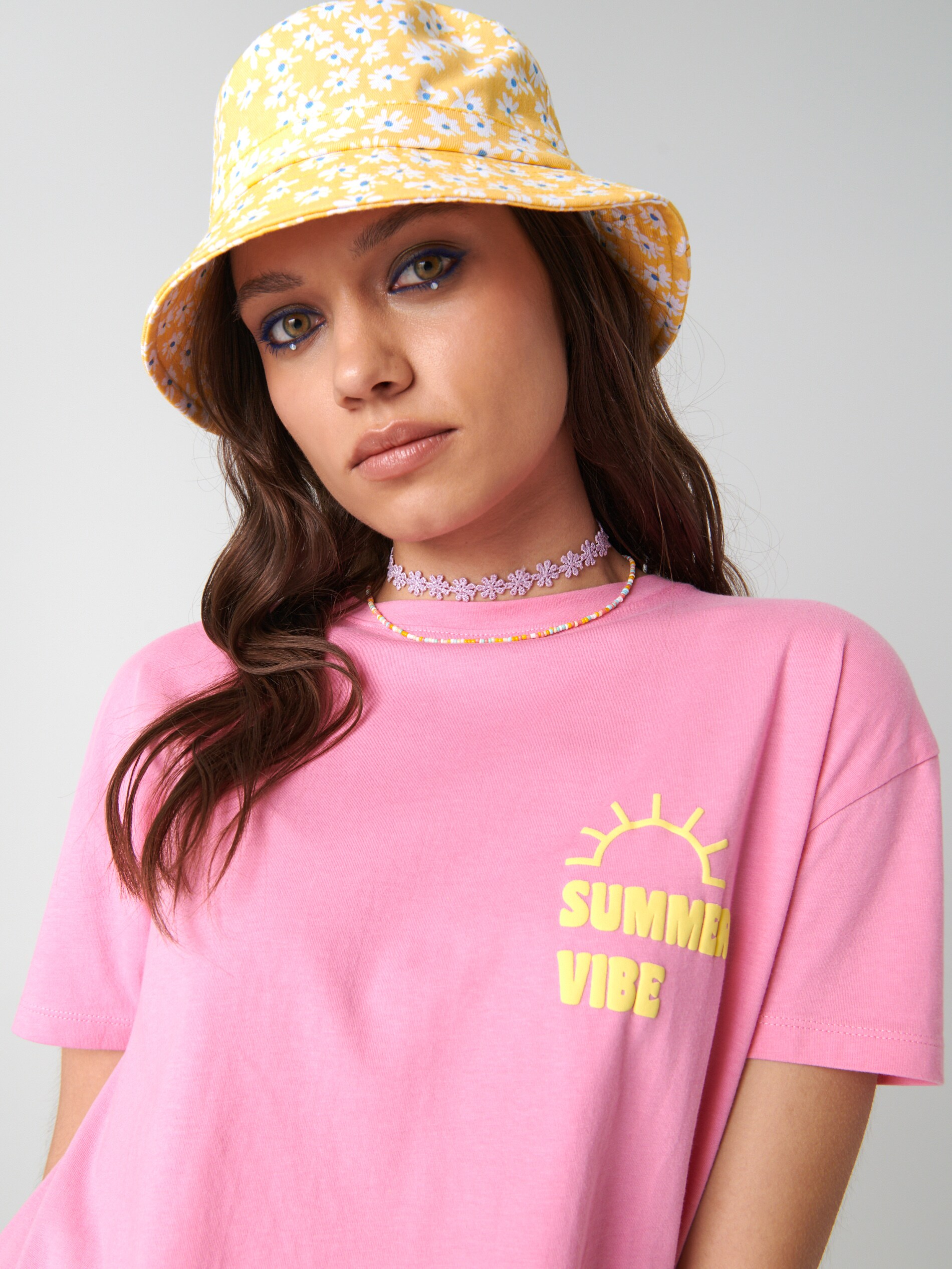 Bucket hat - cea mai la modă pălărie