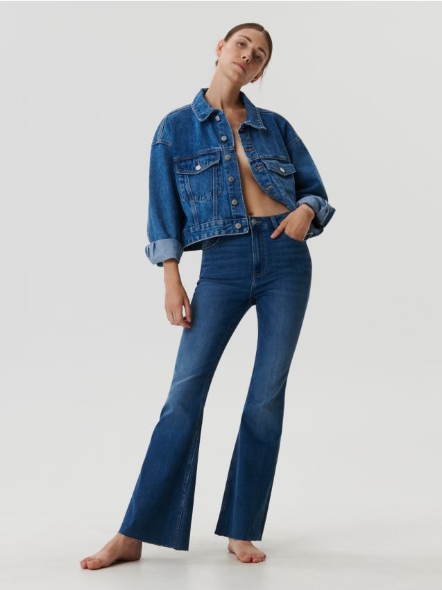 Blugi de damă în magazinul Sinsay