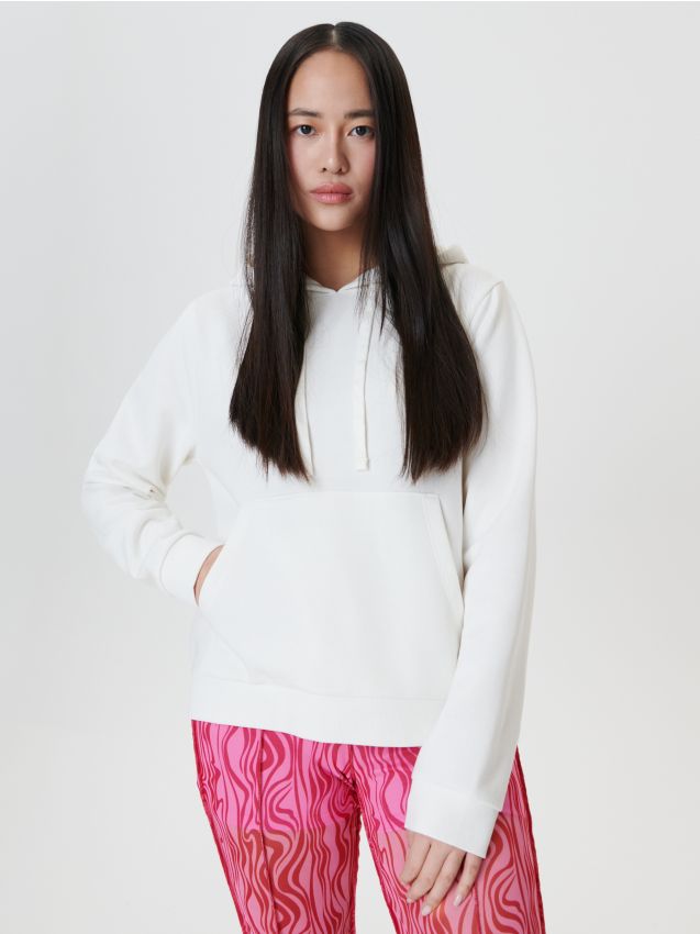 Hanorace de damă în magazinul Sinsay